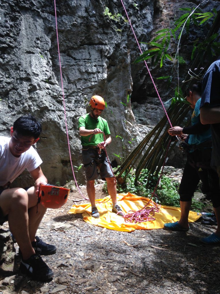 An Amazing Beginner’s Rock Climbing Tour in Yangshuo, China – Tallypack